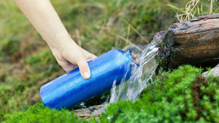 How Do You Clean Aluminum Water Bottles? 4 Super Easy Methods